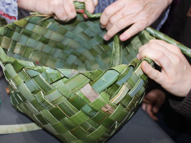 Harakeke Weaving Workshop - Weave the Greenest Shopping Bag - Inangahua ...
