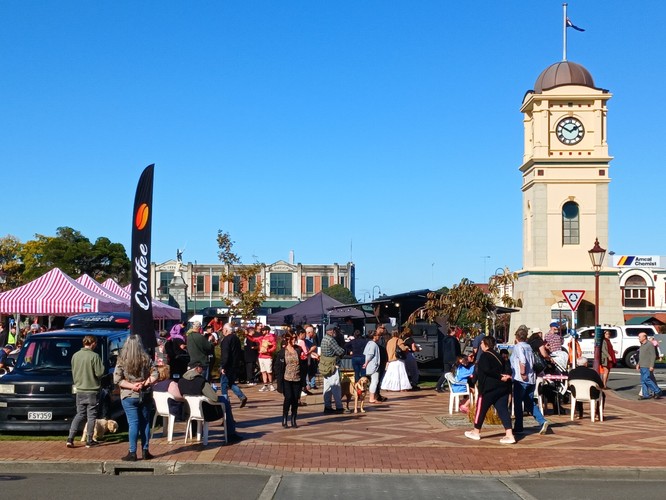 Feilding Lunch on the Square - Eat Street Market - Feilding - Eventfinda