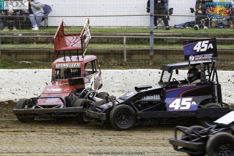 New Zealand Saloon Grand Prix at Waikaraka Family Speedway - Auckland ...